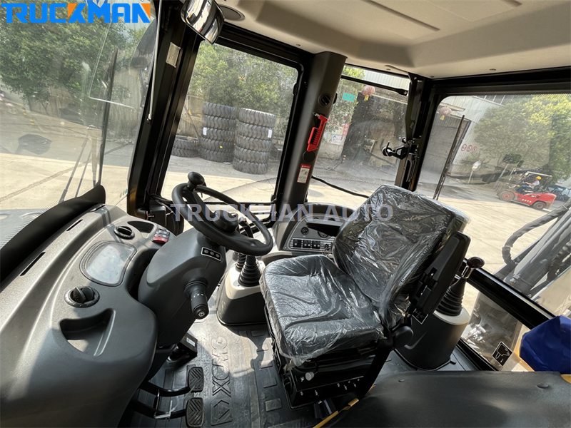 XCMG XC870HK Backhoe Loader Delivery To Ghana