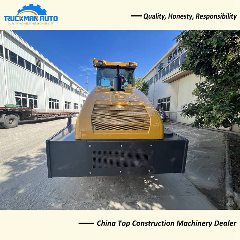 XCMG XS163J Pad Foot Single Drum Vibratory Compactor