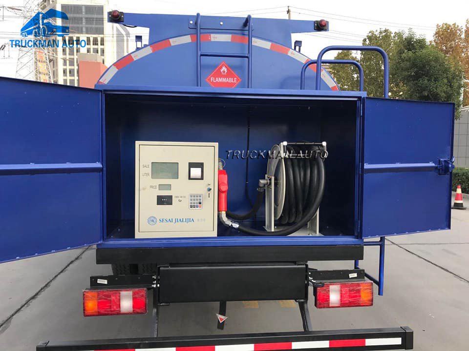 5000 Liter SINOTRUK HOWO Small Fuel Tanker Truck
